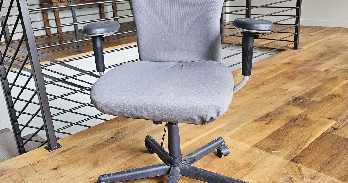 SIMPLE DESK CHAIR for $15 in Atlanta, GA | For Sale & Free — Nextdoor