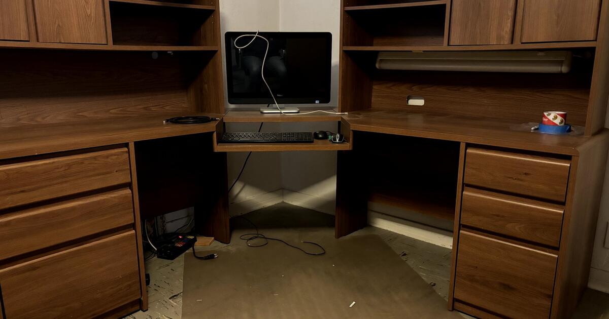 Big Corner Desk for $30 in Tucson, AZ | For Sale & Free — Nextdoor