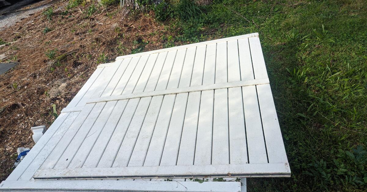 2 Fence Panels W/posts for $50 in Hixson, TN | For Sale & Free — Nextdoor