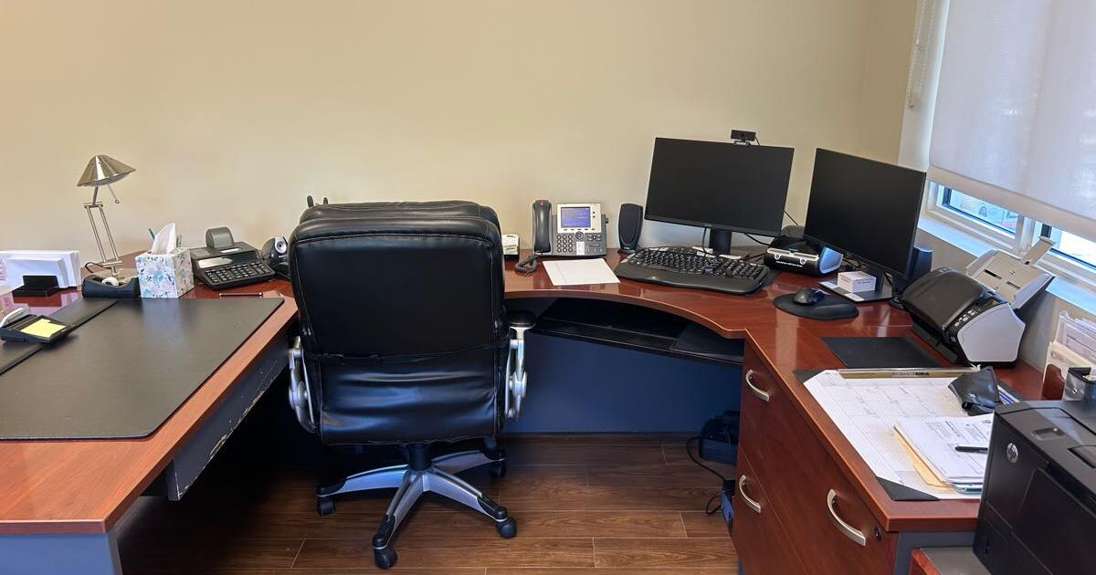 Large computer desk for Free in Delray Beach, FL | For Sale & Free ...