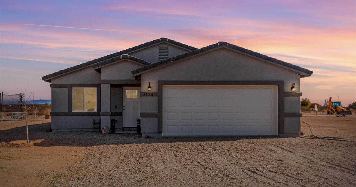 4 bed/2 bath home on 1.25 acres with NO HOA in Tonopah! Gorgeous views ...