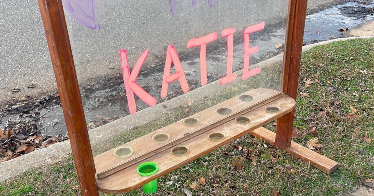 Wooden Outdoor Display Stand for Free in Edmond, OK | For Sale & Free ...