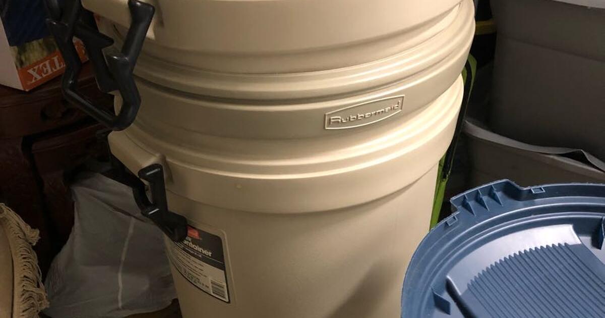 Rubbermaid bruiser refuse container without lid for $20 in Pittsburgh ...