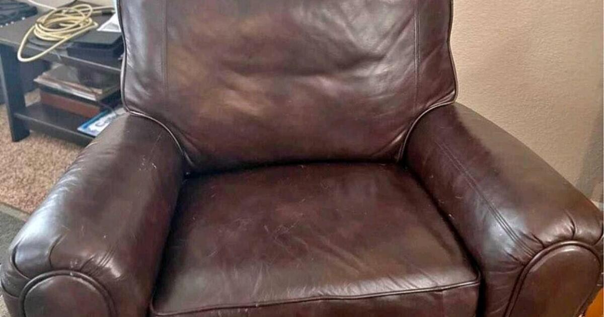 Beautiful Gently Used Brown Leather Recliner Chair Lock Del Avl for $70 ...