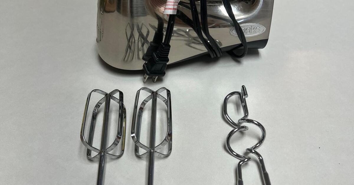 Cooks hand mixer with standard beater and additional dough hooks for ...