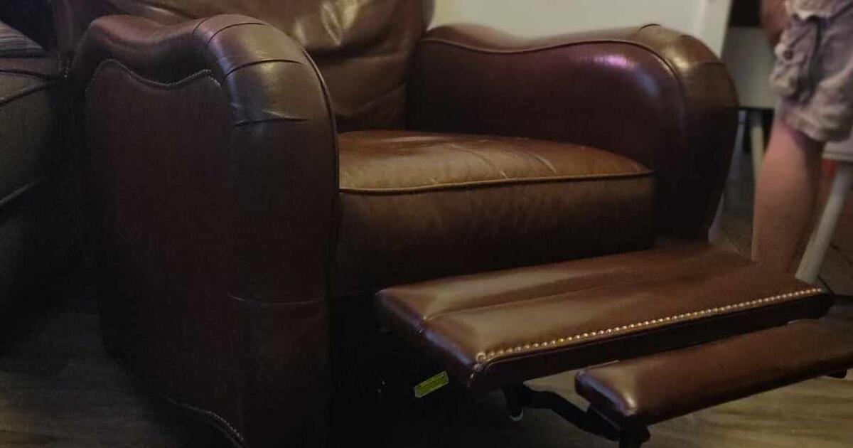 Leather Corinthian Recliner for $210 in Jackson, MS | For Sale & Free ...