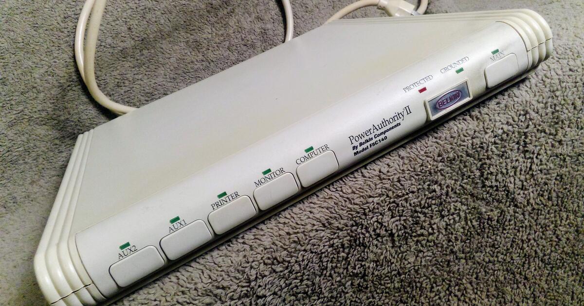 Belkin Power Authority II Under Monitor Power Center - Model F5C140 for ...