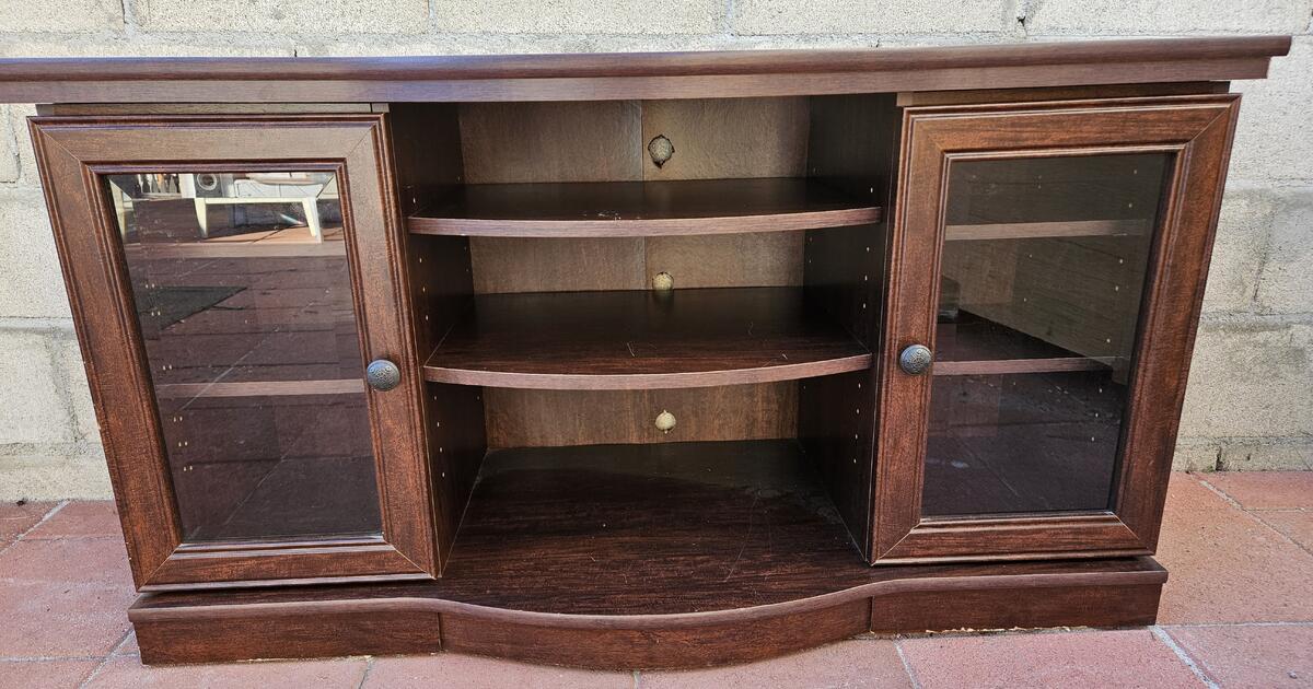 Pre-Owned Dark Wood Veneer Television Stand/Entertainment Unit for $60 ...