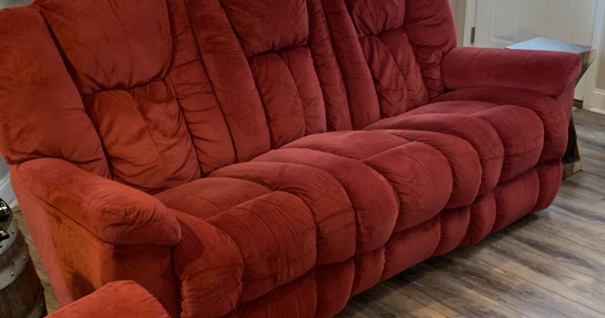 3 PIECE LIVING ROOM SUIT for $750 in Morehead City, NC | Finds — Nextdoor