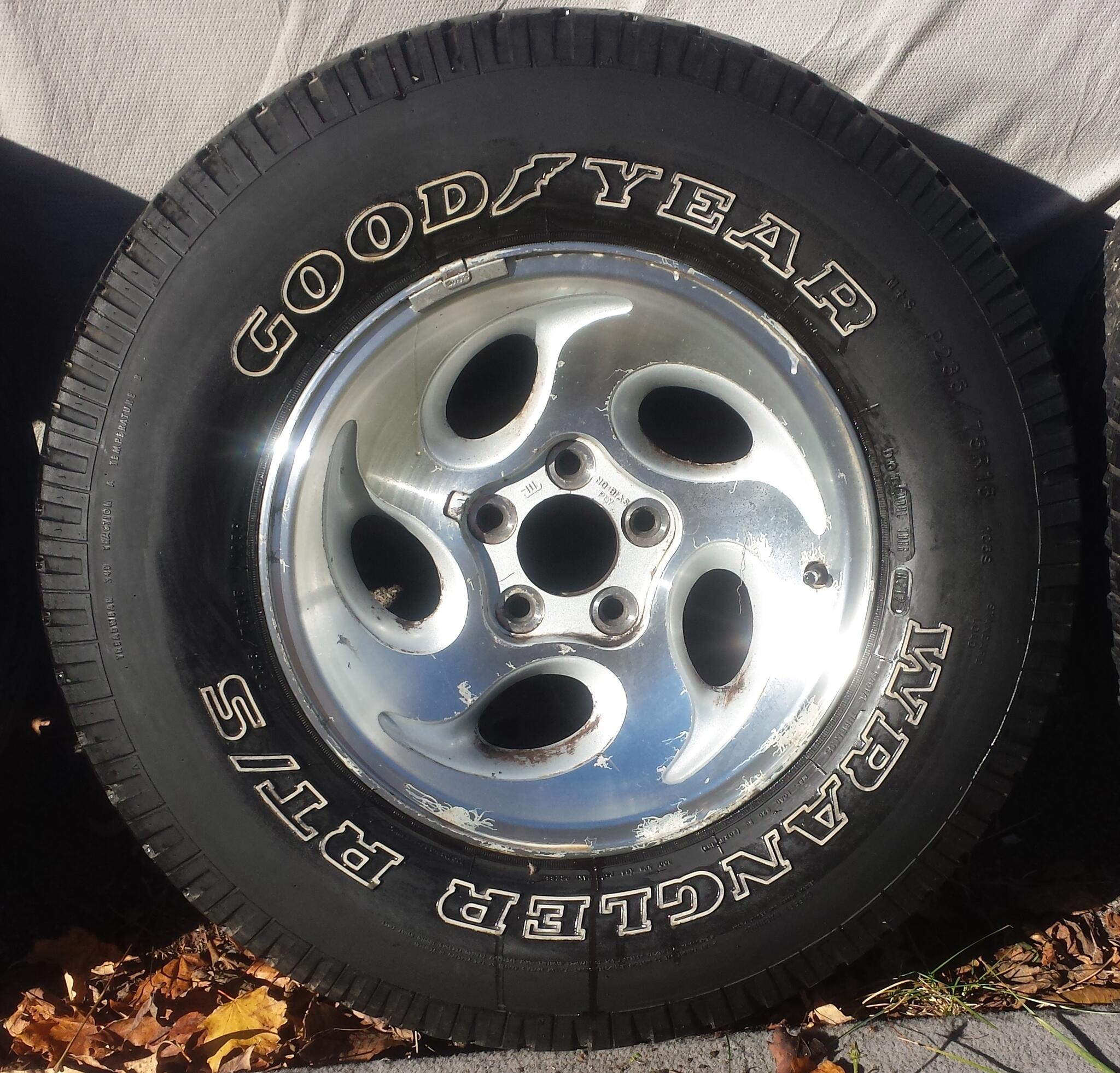 TIRES FOR SALE $50 for 5 P235/75/R15 on 15" steel alloy Rims / PLUS ...