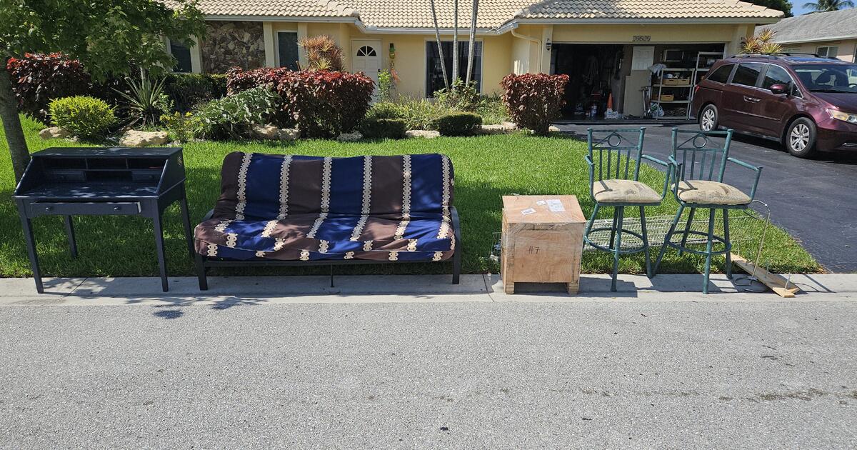 Sitting On The Curb Waiting For Pick-up for Free in Coral Springs, FL ...