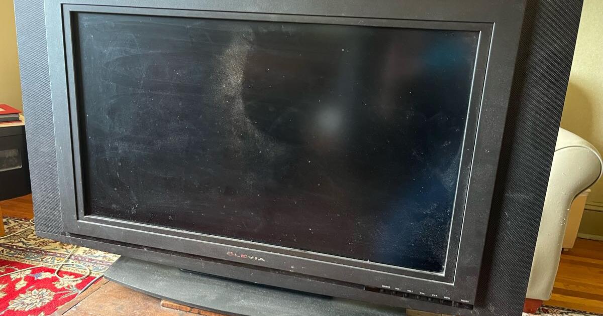 32 inch Olevia Flat screen TV for Free in Glen Mills, PA | For Sale ...