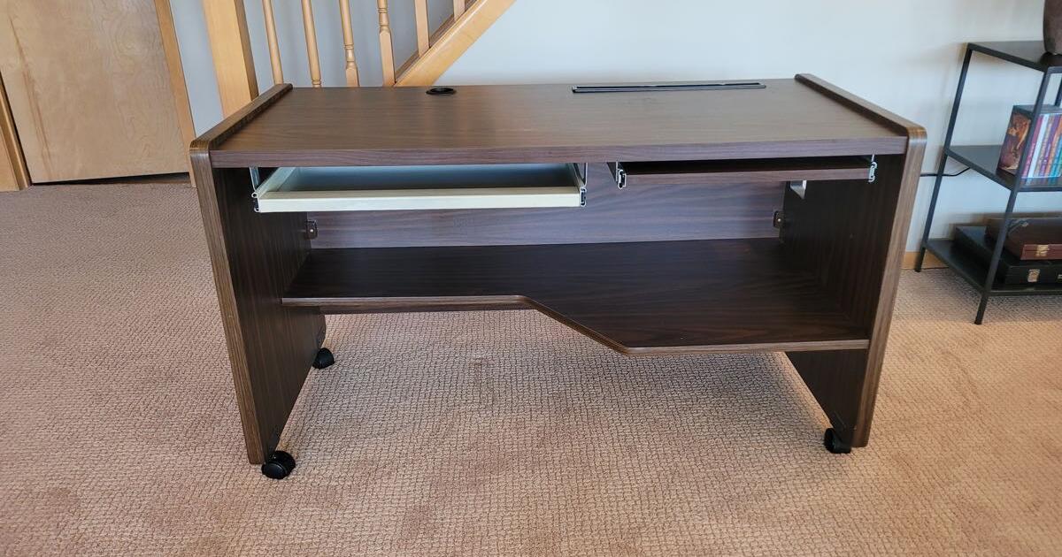 FREE computer desk for Free in Woodbury, MN | For Sale & Free — Nextdoor