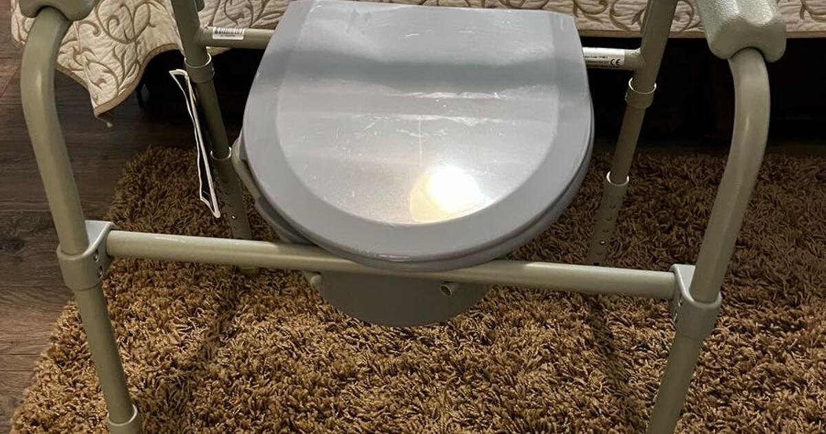 Bedside 3n1 Commode reduced price $20 in St. Petersburg, FL | For Sale ...