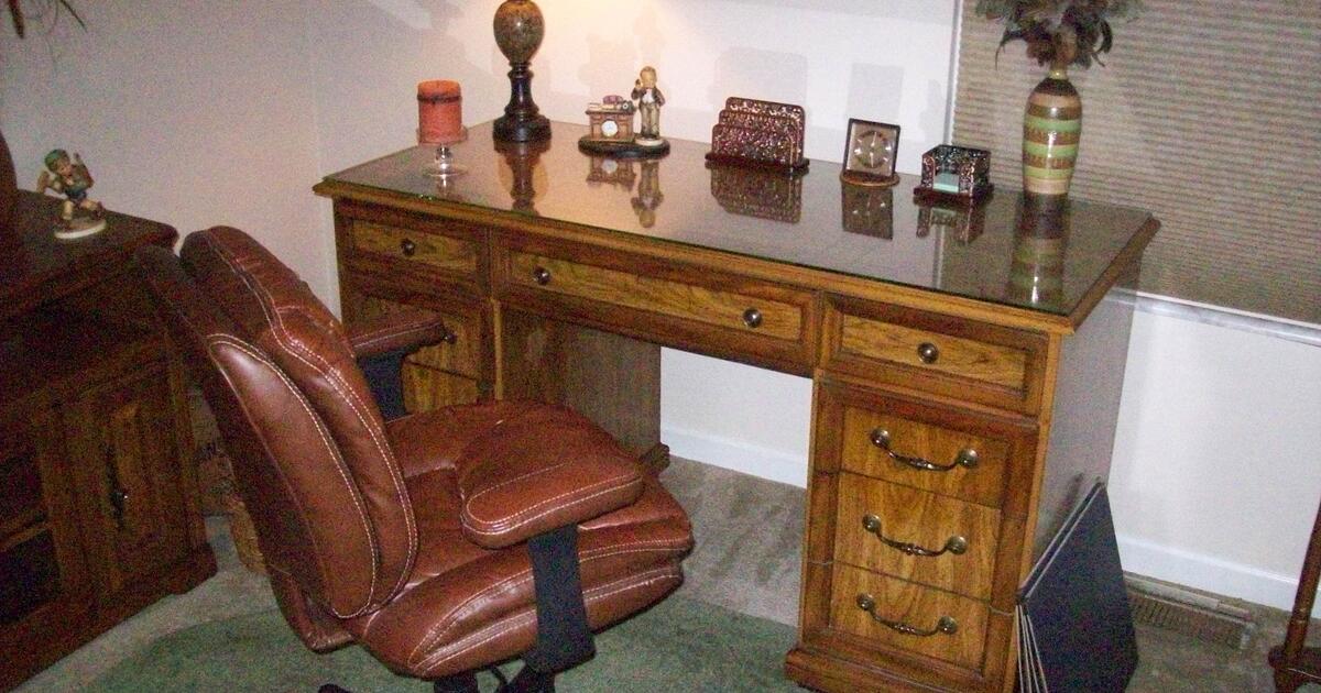 DESK AND CHAIR SET WITH HEAVY GLASS TOP for $145 in Florissant, MO ...