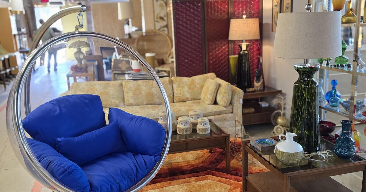 NEW Mid Century Modern Booth @ Vintage Blue Hickory for Free in Hickory ...