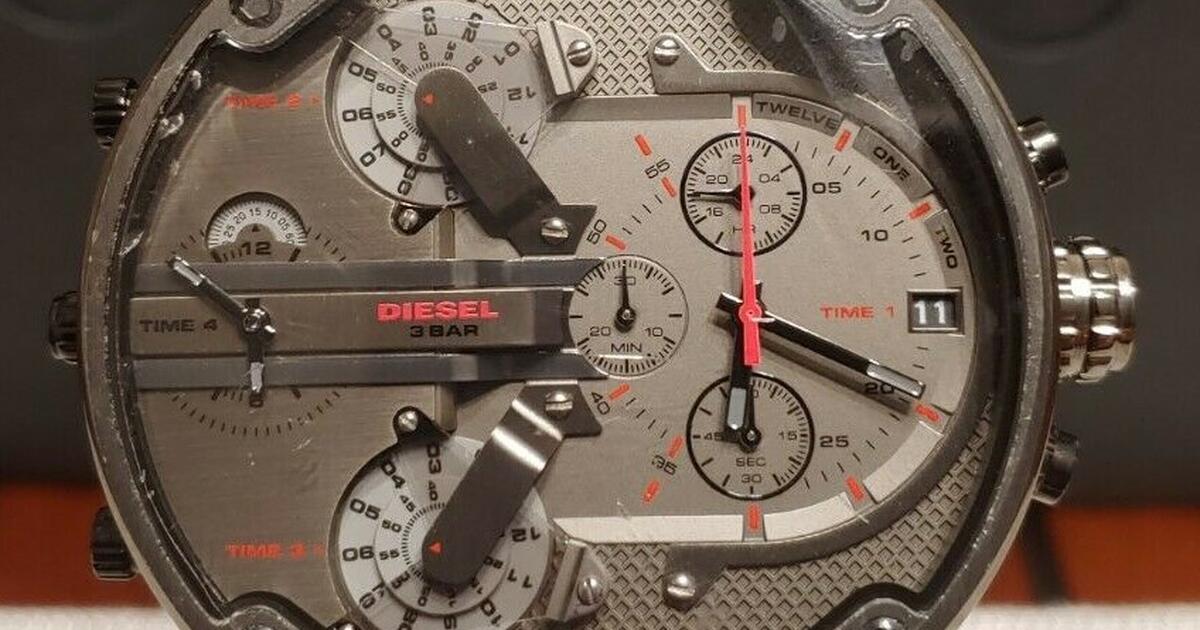 REDUCED SPECIAL EDITION🗂️ GENUINE BLACK & RED DIESEL WATCH FRESH ...