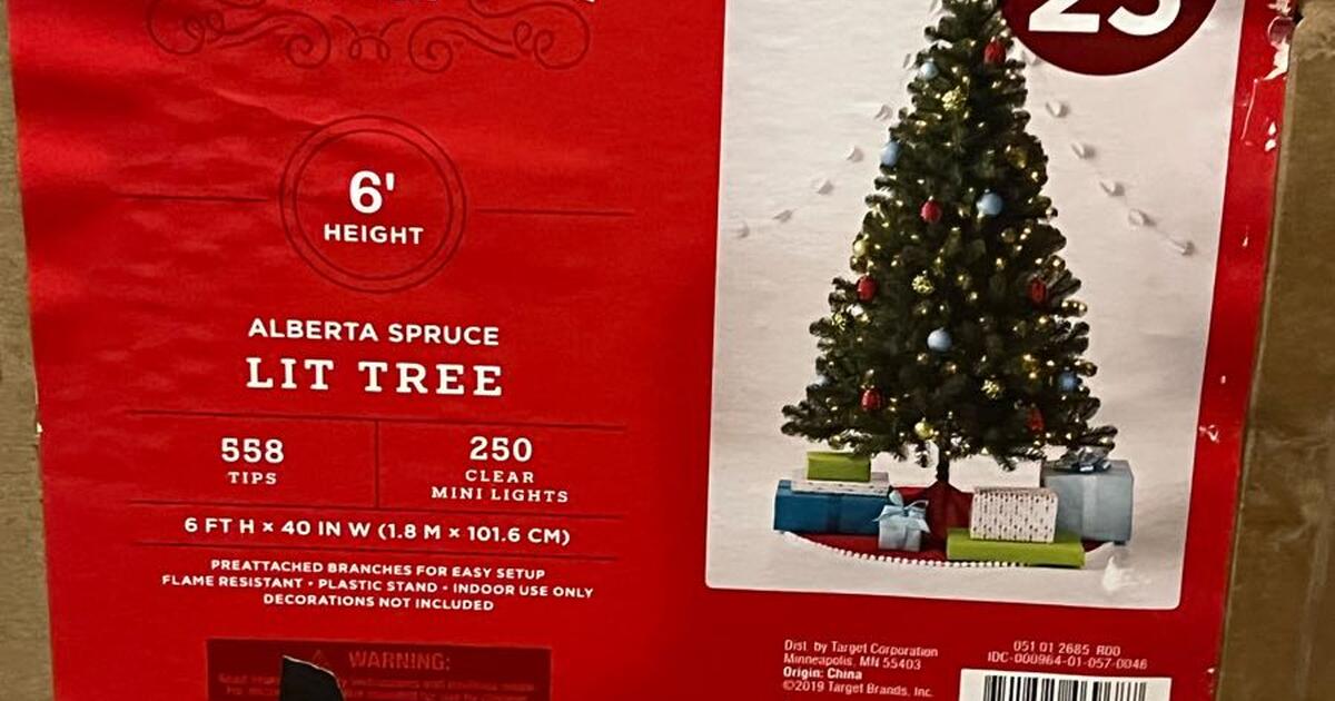 Wondershop 6' Alberta Spruce Lit Tree for Free in Eagan, MN | For Sale ...