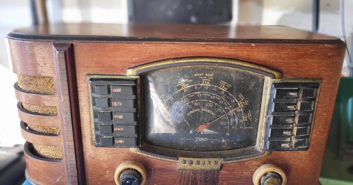 Zenith Radio From Late 1930s To Early 1940s for $150 in Burleson, TX ...