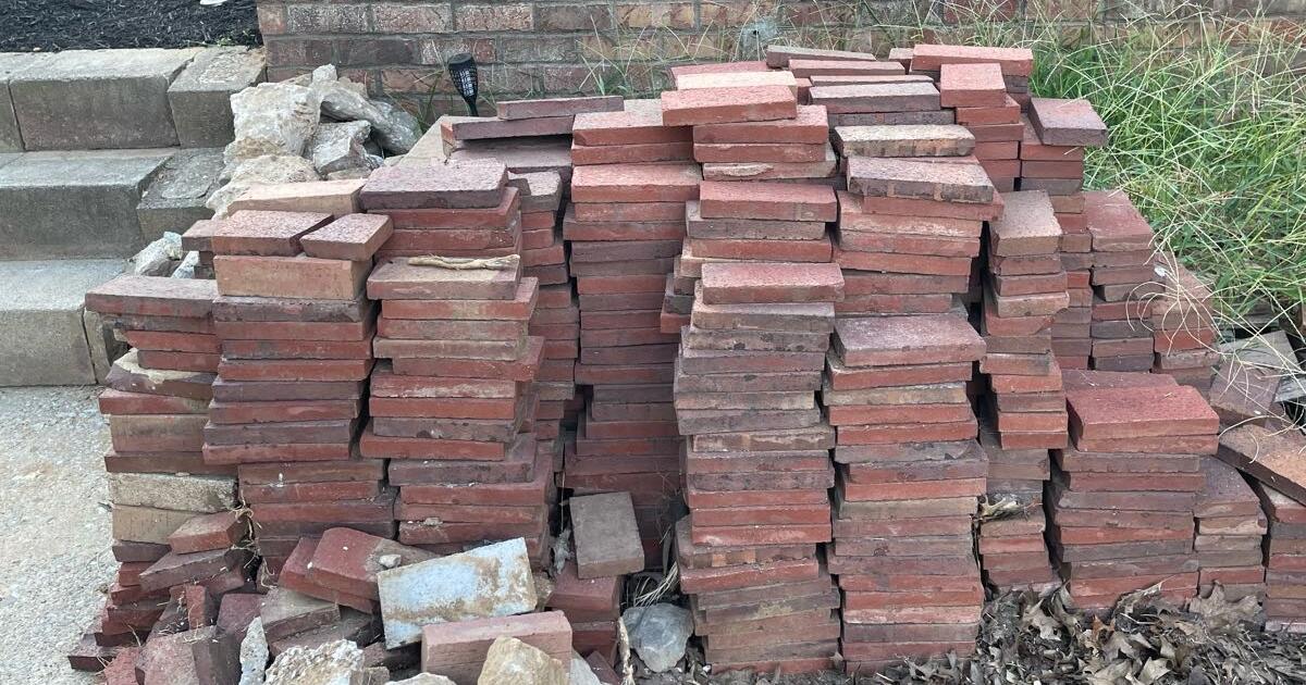Free - Red Bricks for Free in Hendersonville, TN | For Sale & Free ...