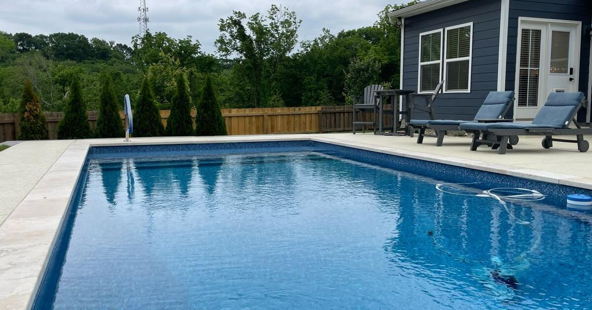 Room for rent in large house with pool $1400 furnished and utilities included - OBO for $1400 in ...