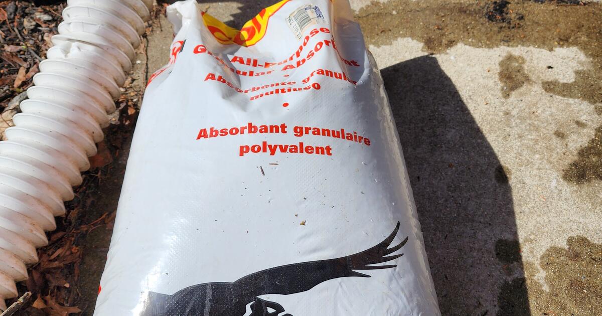Free Condor all purpose granular absorbent for Free in Philadelphia, PA ...