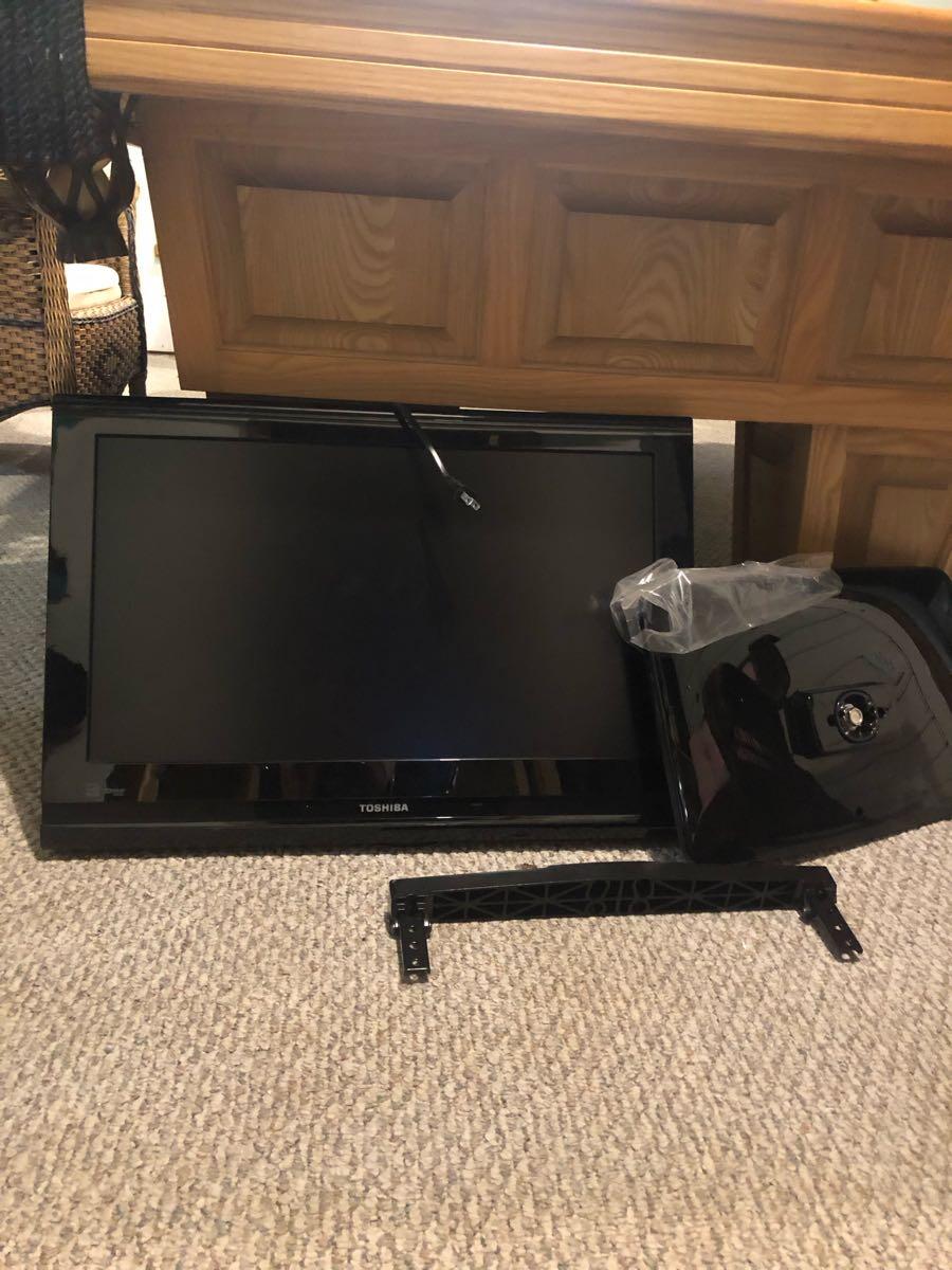 Toshiba wall mounted TV. No remote, easy to replace. Very limited use ...