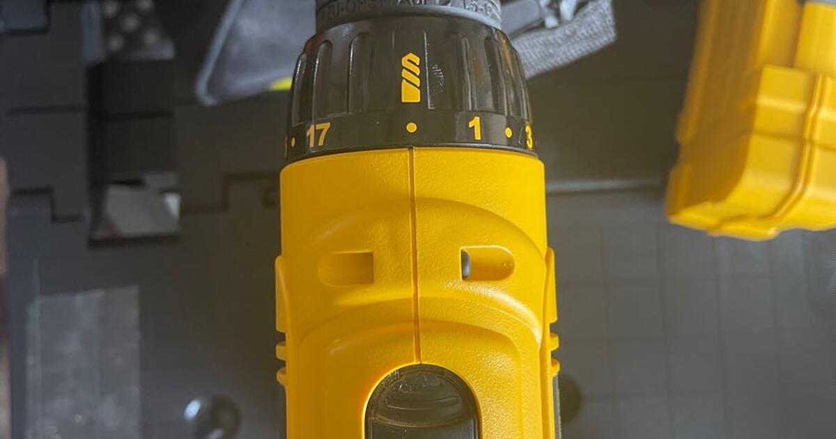 Dewalt DC970 18v cordless drill/driver with bits for $75 in Bothell, WA ...
