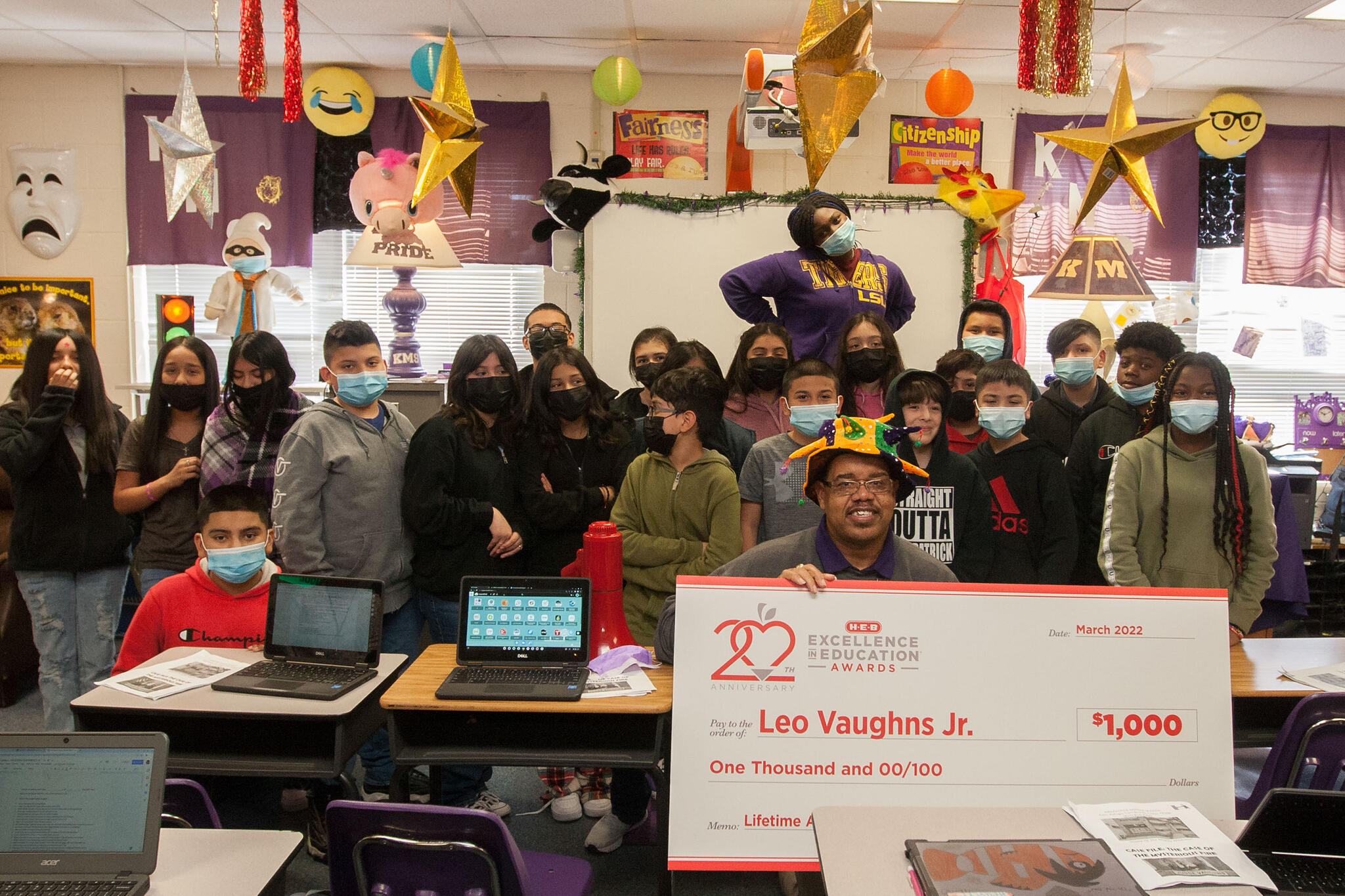 Kirkpatrick Ms Teacher Leo Vaughns Jr Recognized As Top Educator In Texas By H E B Fort
