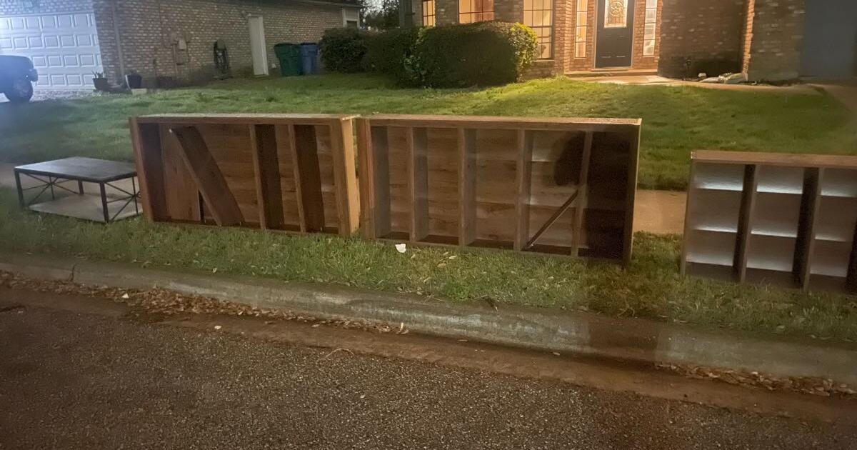 3 bookcases and a coffee table for Free in Pflugerville, TX | For Sale ...