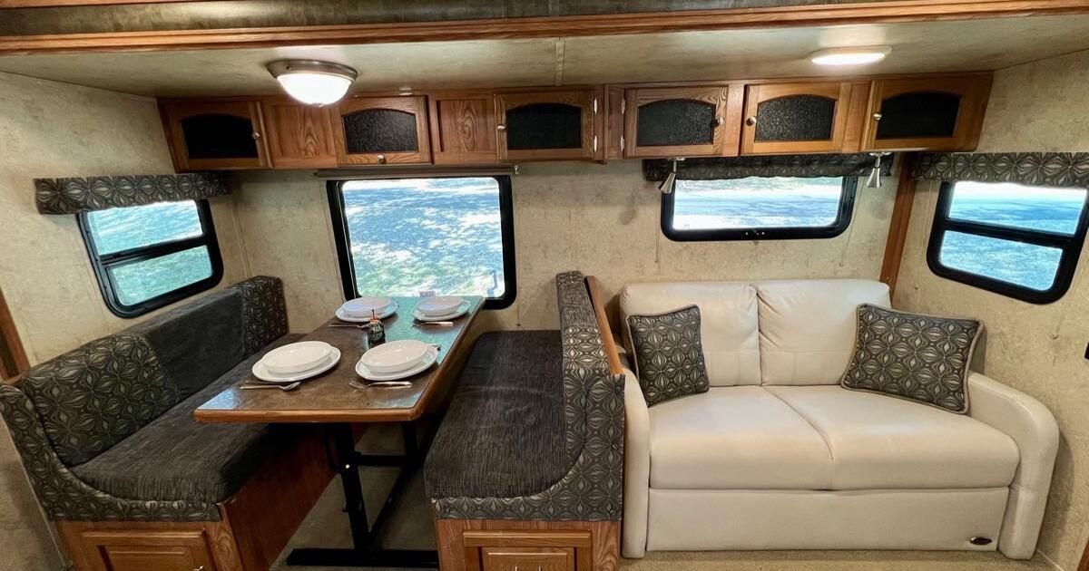 Flagstaff Shamrock 23IKSS Camper for $18900 in Lantana, TX | Finds ...