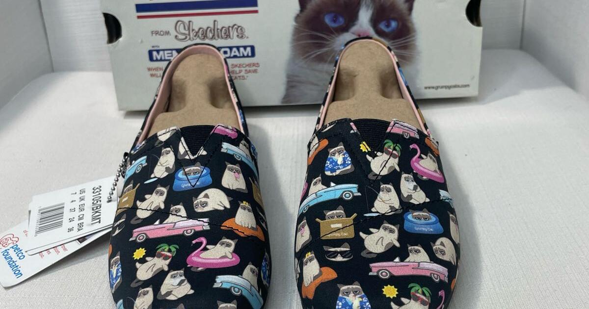 Bobs Skechers Grumpy Vacay Cat Black Slip On Memory Foam Shoes Women's ...