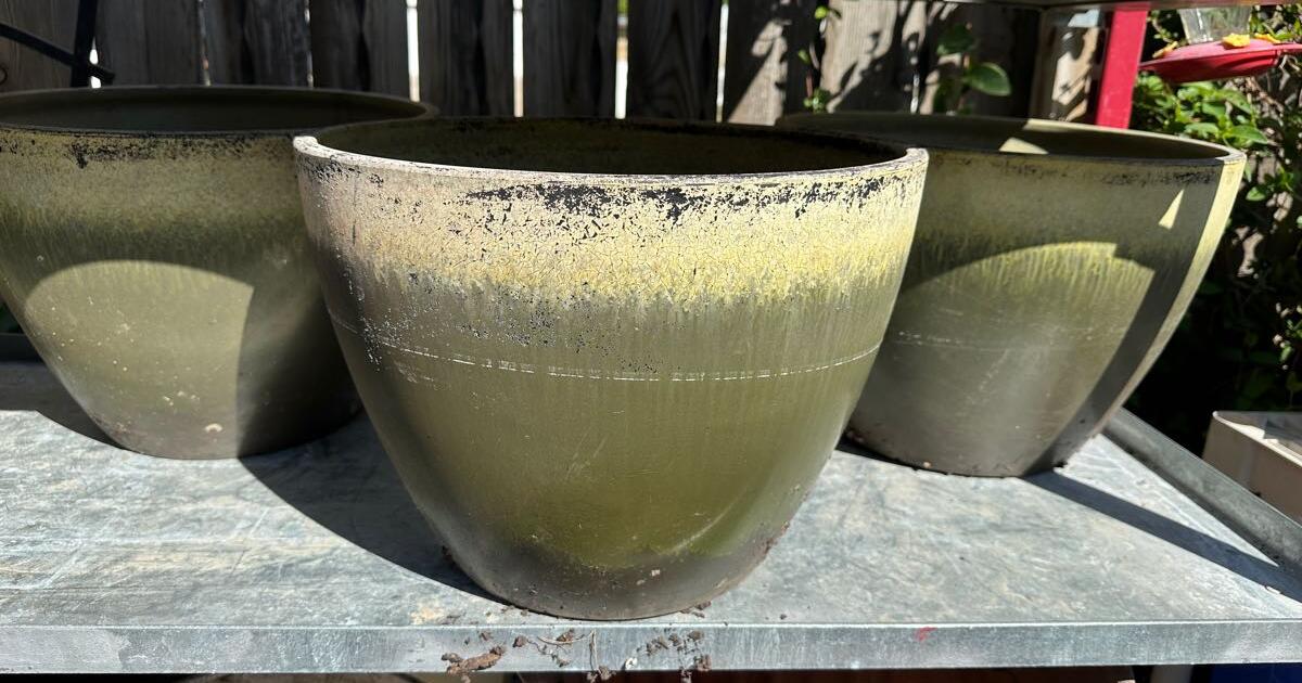 Flower pots variety of sizes, shapes & colors from $1 for $1 in Topeka ...