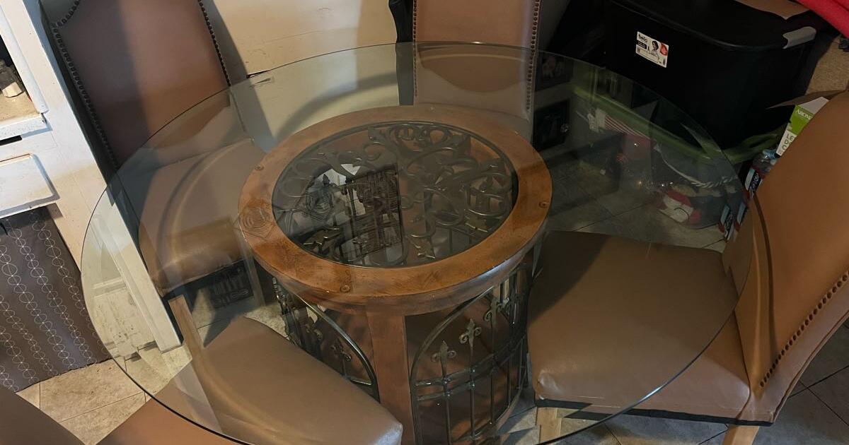 60” Inch Glass Round Kitchen Table for $130 in Hemet, CA | Finds — Nextdoor