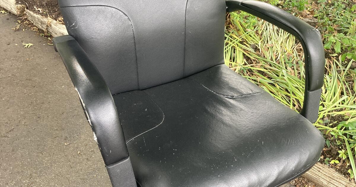 FREE Office Chair fair Condition For Free In Eatontown NJ For Sale