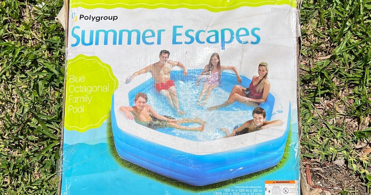 Polygroup Summer Escapes Blue Octagonal Family Pool for $20 in Sarasota ...