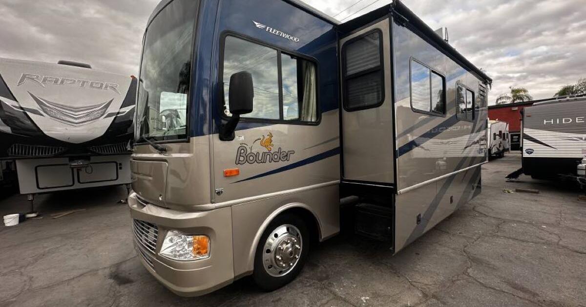 2008 Class A RV Fleetwood Bounder 35H for $39990 in Phelan, CA | For ...