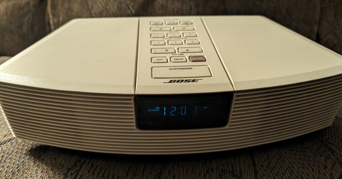 Bose Acoustic Wave Clock/AM/FM Radio Alarm with wireless remote control ...