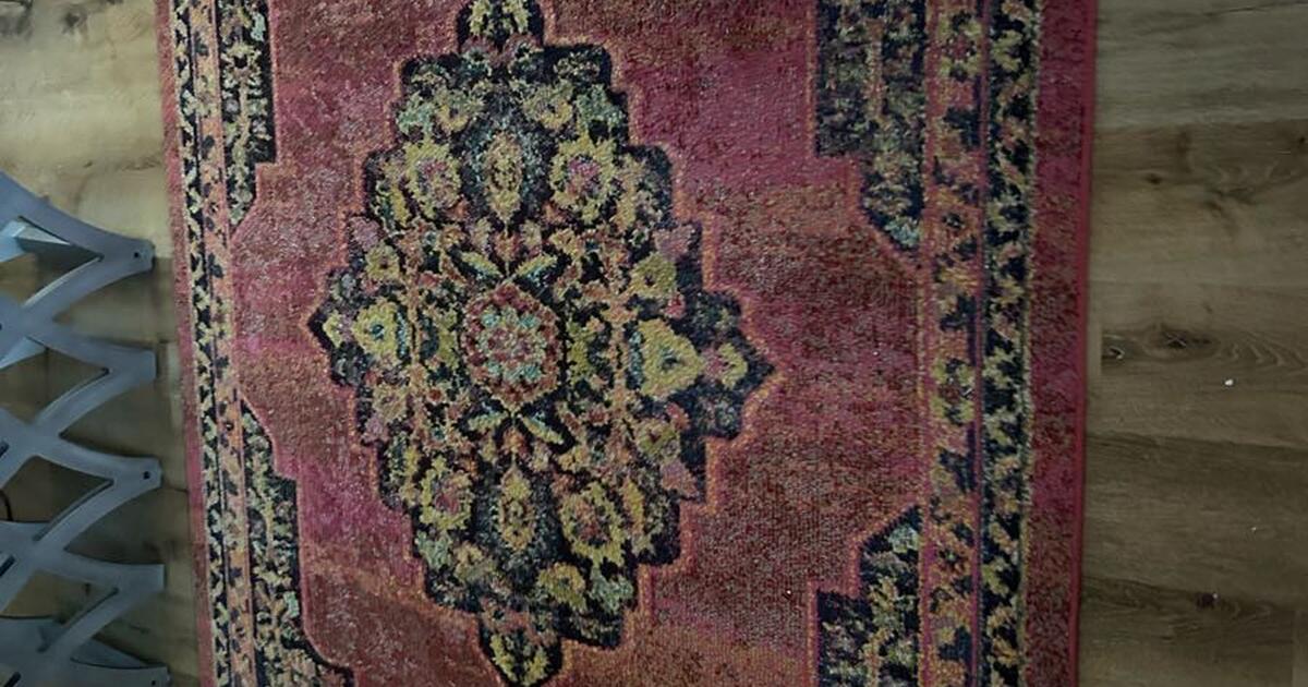 6x9 foot area rug with two matching 24 inch x36 inch rugs for $30 in ...