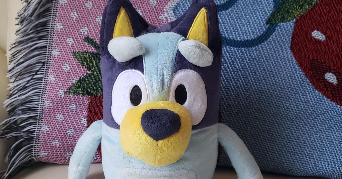 Bluey Talking Bandit 14" Talking Plush Bandit Plush Toy with 9 Phrases ...