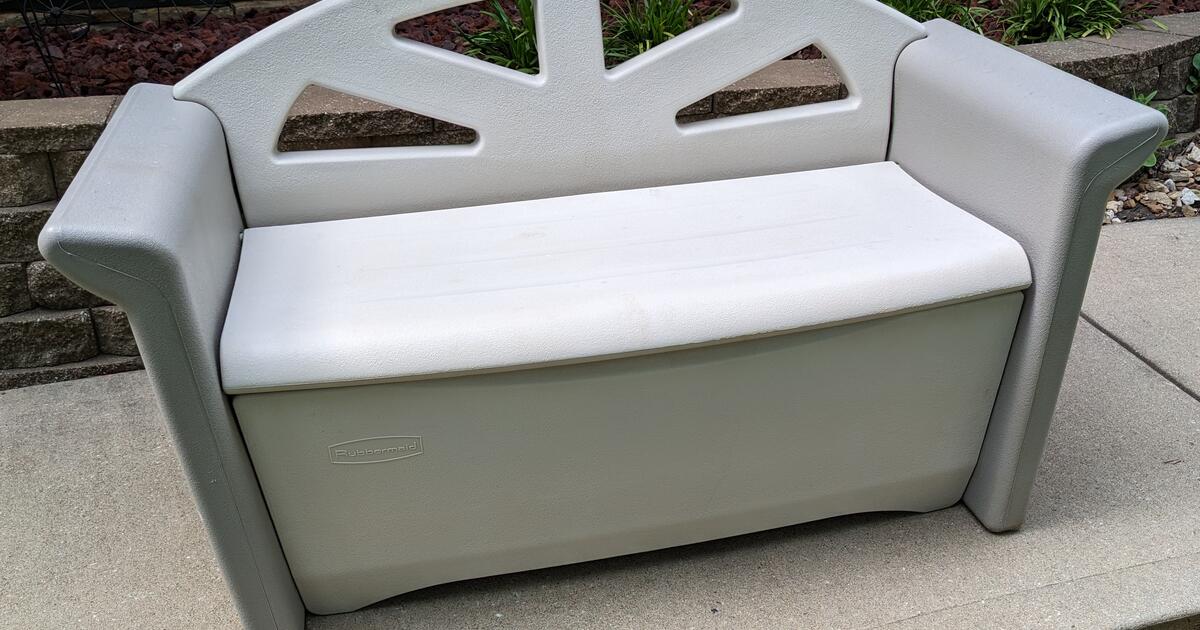 Rubbermaid Bench / Storage bin for $30 in Lenexa, KS | Finds — Nextdoor