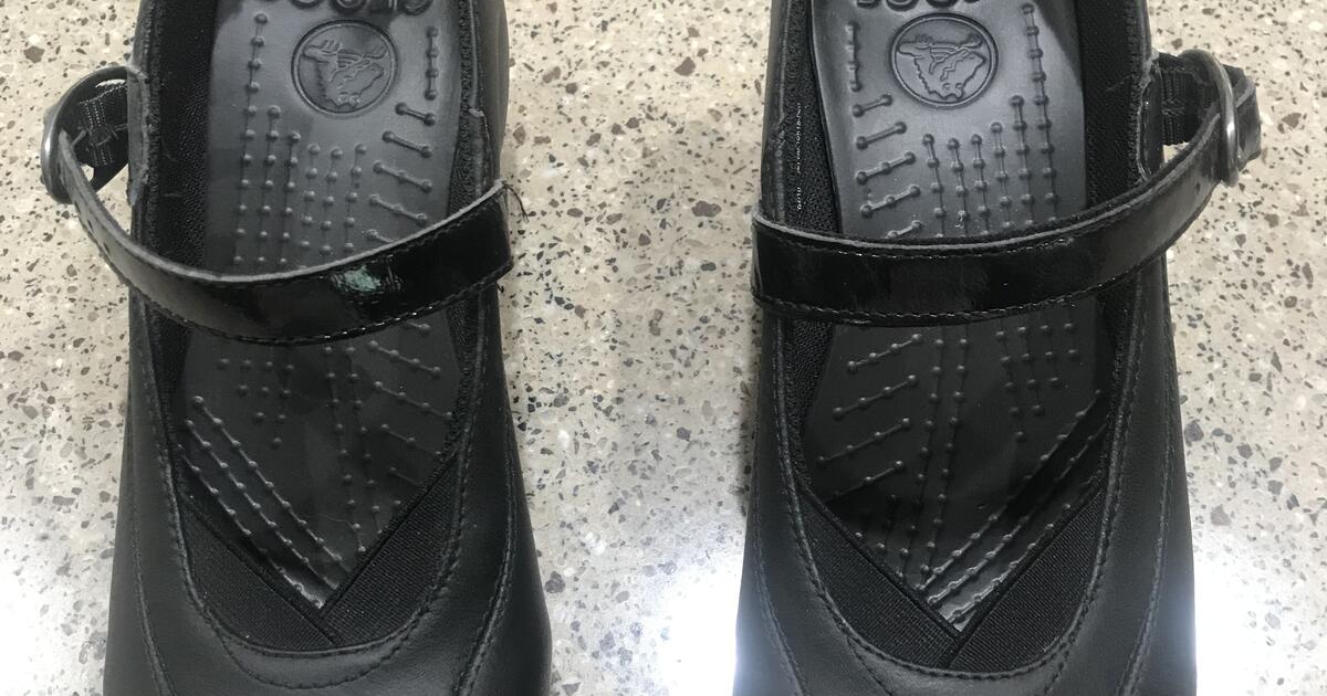 Women’s size 7 dressy crocs for $25 in Fort Collins, CO | Finds — Nextdoor