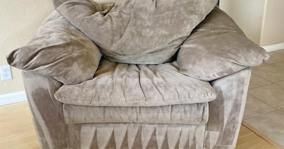 Microfiber Overstuffed Chair for Free in Cave Creek, AZ | For Sale ...