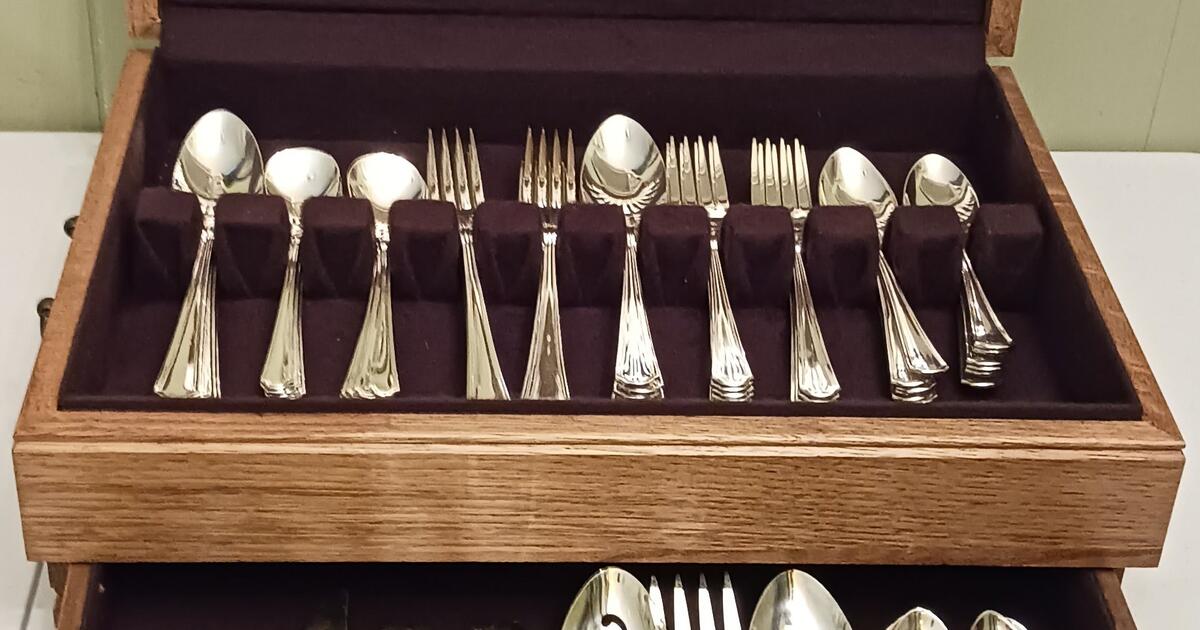 ONEIDA SILVERSMITHS FLATWARE SET FOR 12 TOTAL 101 PIECES for $125 in ...