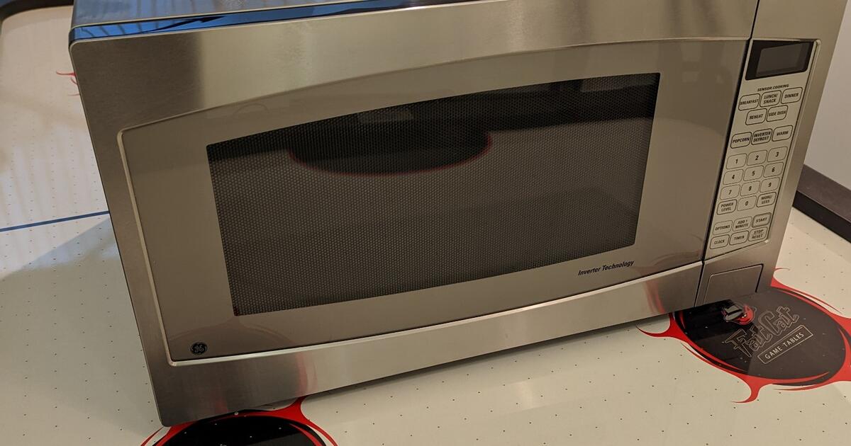 REDUCED FURTHER!-Extra Large Microwave: General Electric 2.2 cubic ft ...