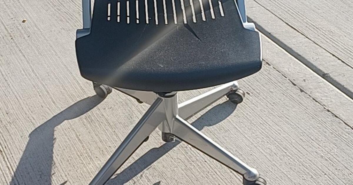 Vecta Office Rolling Chair for Free in Hillside, IL | Finds — Nextdoor