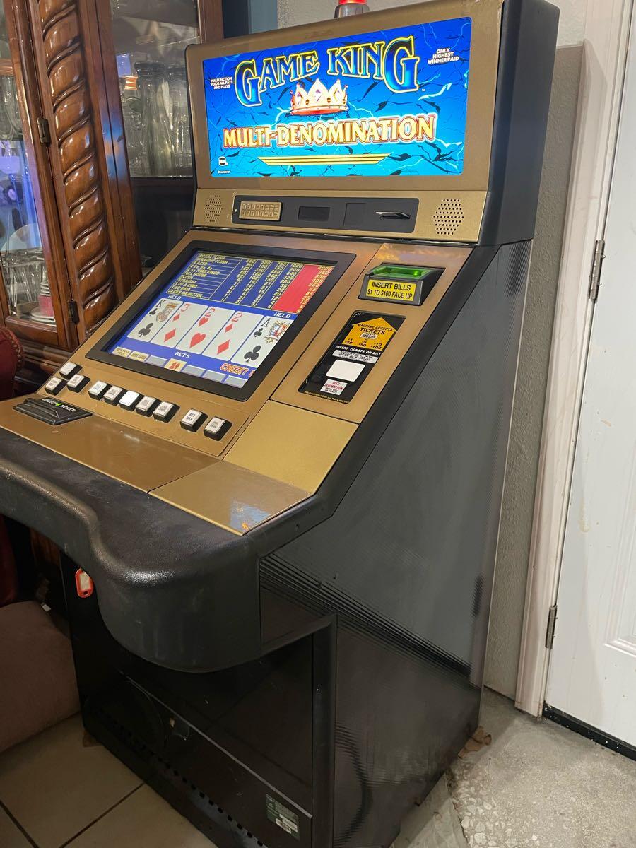 Igt game king multi denomination slot machine for $1400 in Las Vegas ...