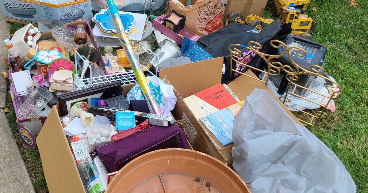 Tons of random FREE STUFF! Books, Decor, Christmas, and so much more ...