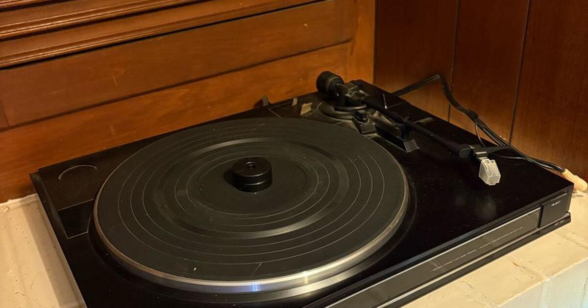 Vintage Fisher Turntable (missing stylus) for Free in Durham, NC | For ...