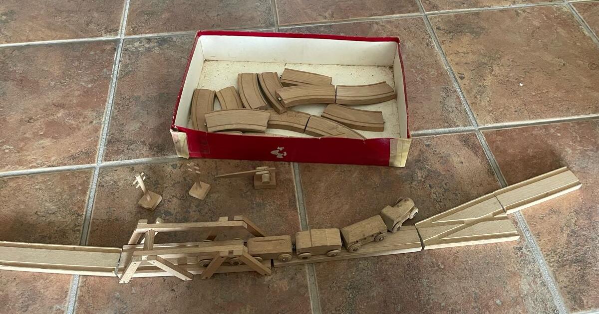 Antique Wooden Train Set for $20 in Indianapolis, IN | Finds — Nextdoor